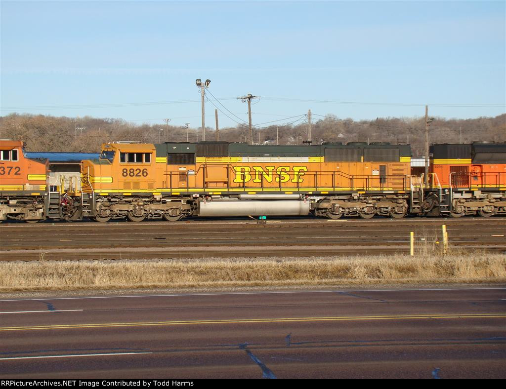 BNSF 8826